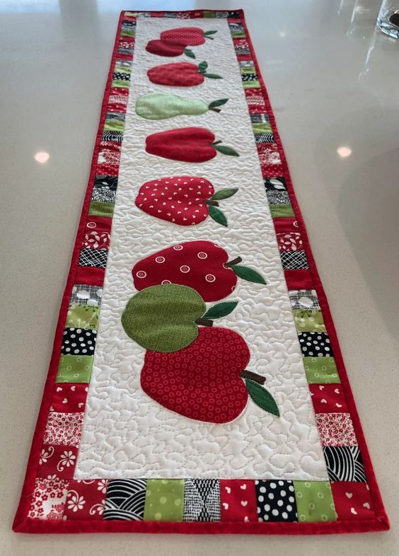 Table Runner | crafts.alldaycrochet