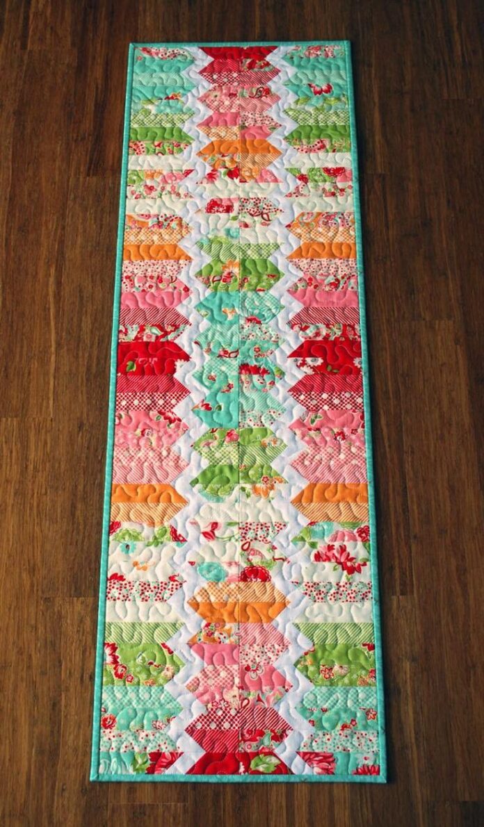 Table Runner | crafts.alldaycrochet