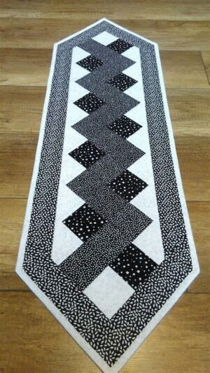 Table Runner | crafts.alldaycrochet