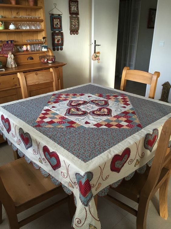 Quilt Tablecloth: Beauty and Tradition in Every Stitch - crafts ...